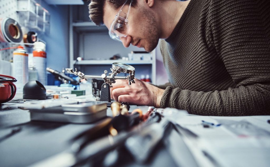 Skilled Electronics Technicians for Precision Assembly & Repair ...